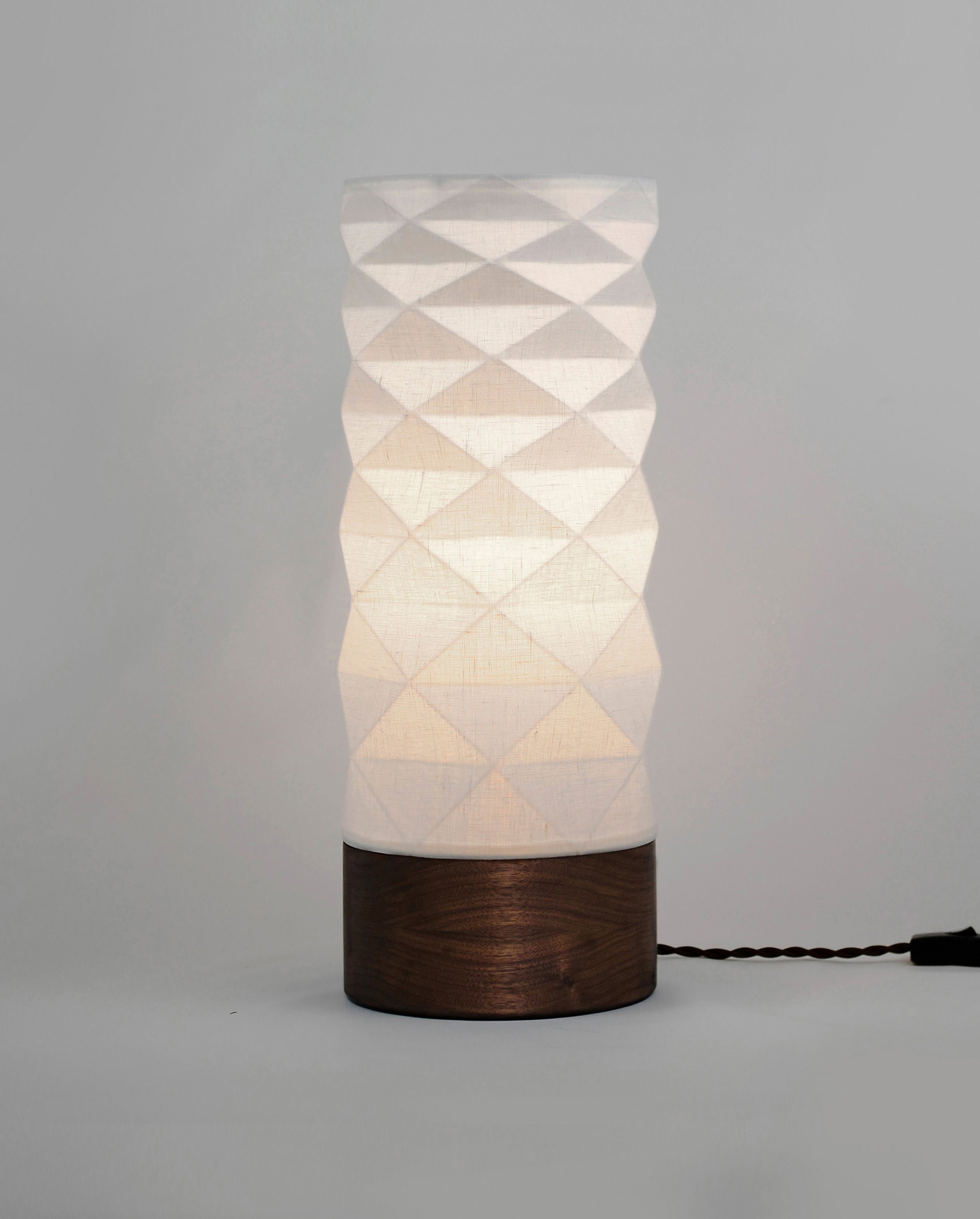 TōRō Table Lamp / Round Base – laloupedesign