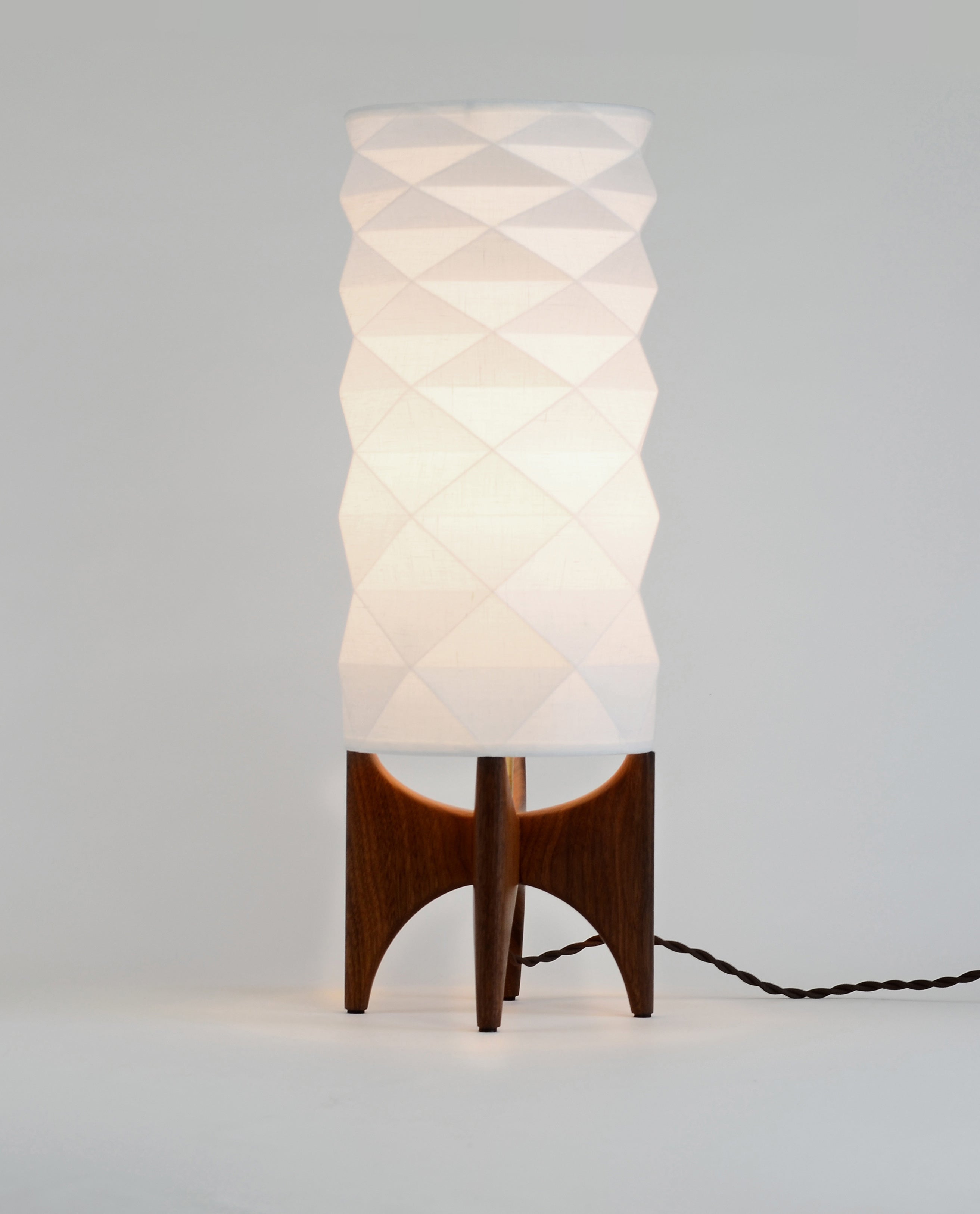 Tall TōRō Table Lamp – laloupedesign
