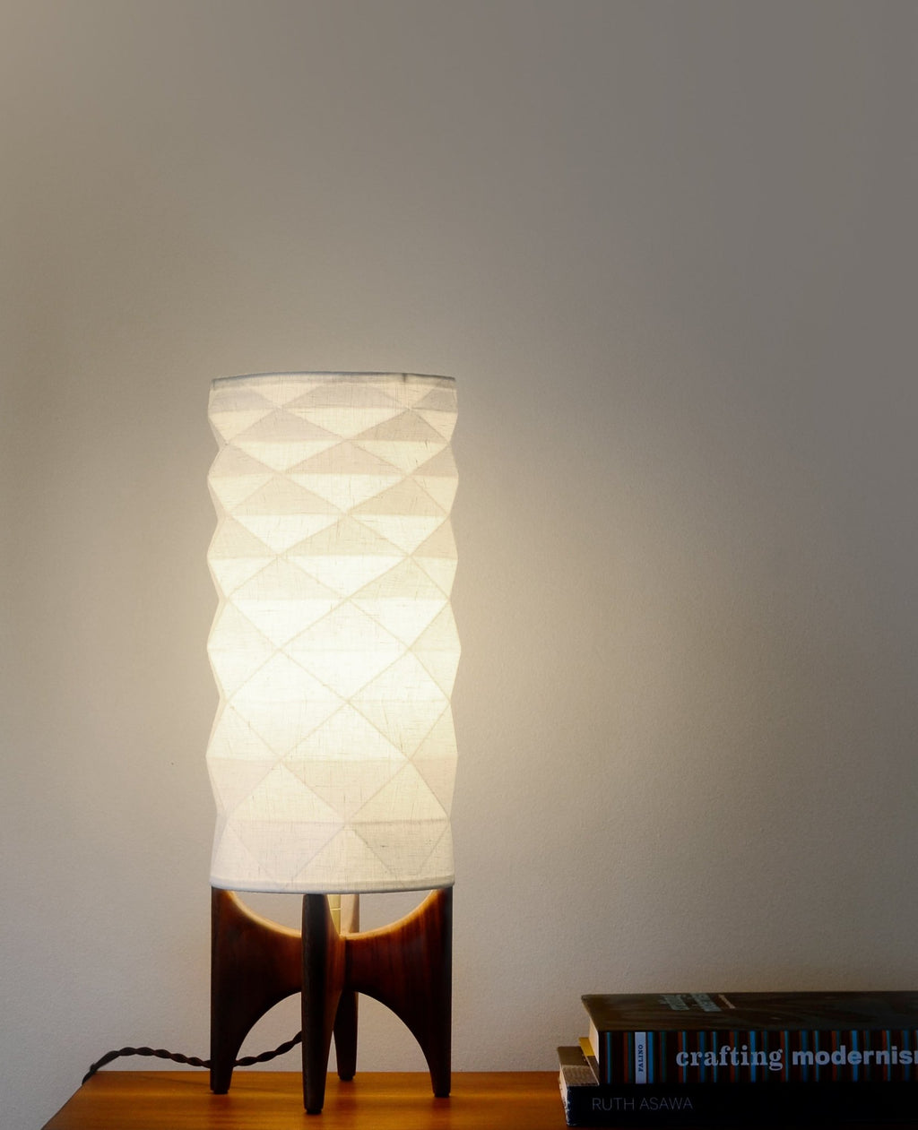 Tall TōRō Table Lamp – laloupedesign